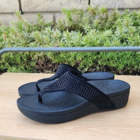 Vionic | Shoes | Vionic Black Womens Sandals Size 7 | Poshmark